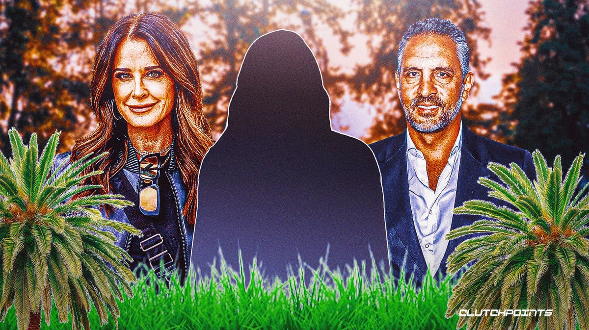 Mauricio Umansky seen out with woman amid Kyle Richards separation