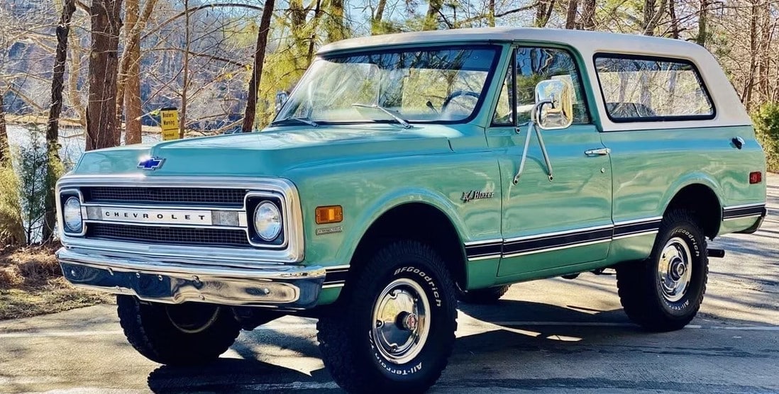 Check out Devin Booker's insane $592K car collection, with photos