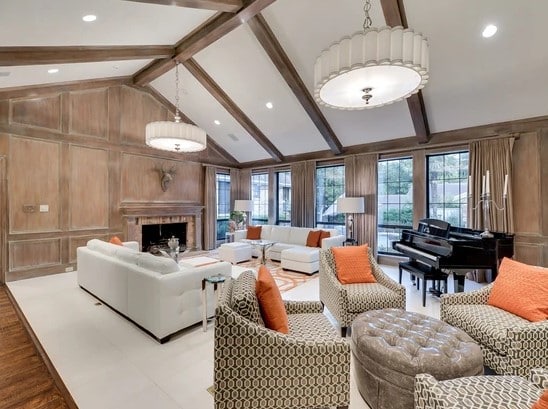 Inside Chuck Norris' $1.295 million former mansion, with photos