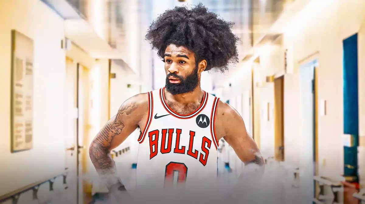 Bulls' Coby White exits to locker room after injury scare vs Sixers