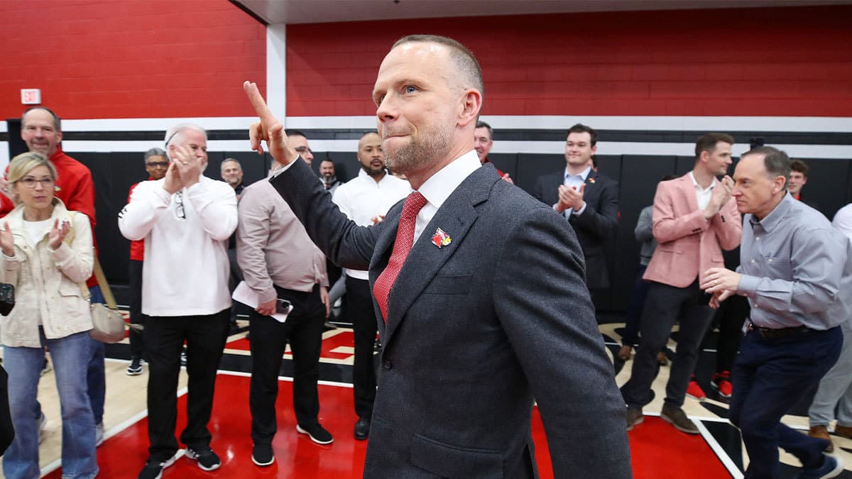 Louisville basketball's Pat Kelsey goes full hype mode ahead of ...