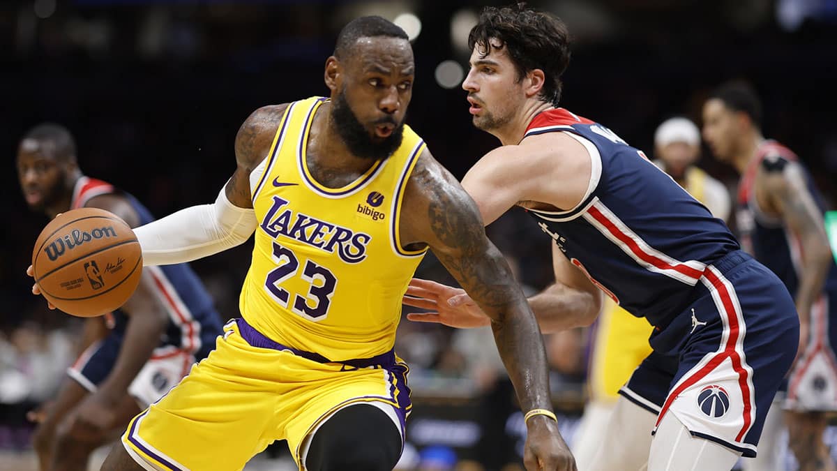 Lakers' LeBron James goes viral after Flagrant 1 elbow to Deni Avdija's ...