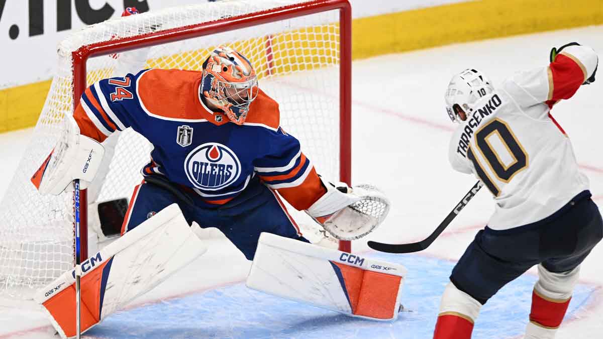 Oilers' Stuart Skinner leaves early vs Bruins after brutal hit