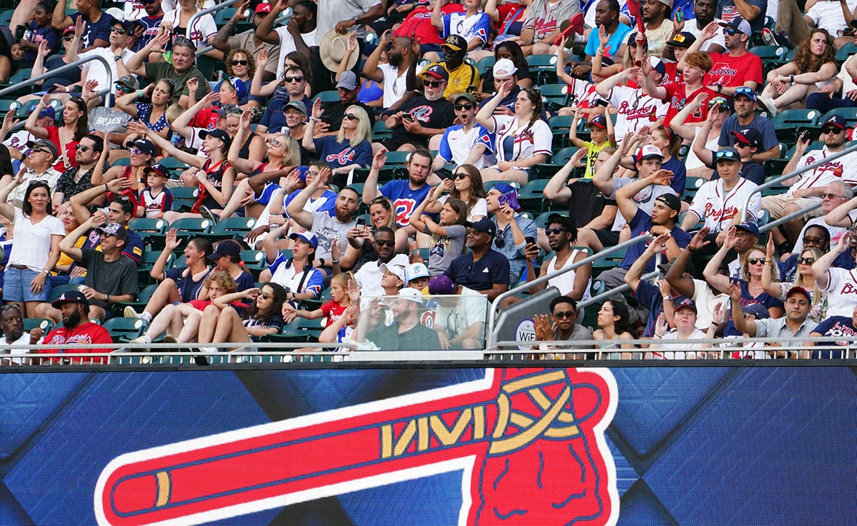 Braves' Brian Snitker goes viral after scary moment vs. Giants