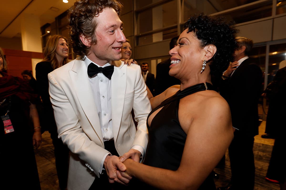 Jeremy Allen White goes viral for cooking at The Bear pop-up