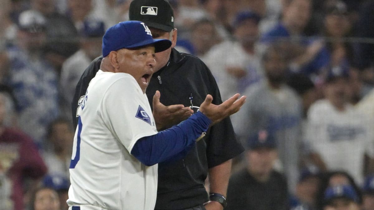 Dodgers' Dave Roberts goes ballistic over umpire's 'egregious' call