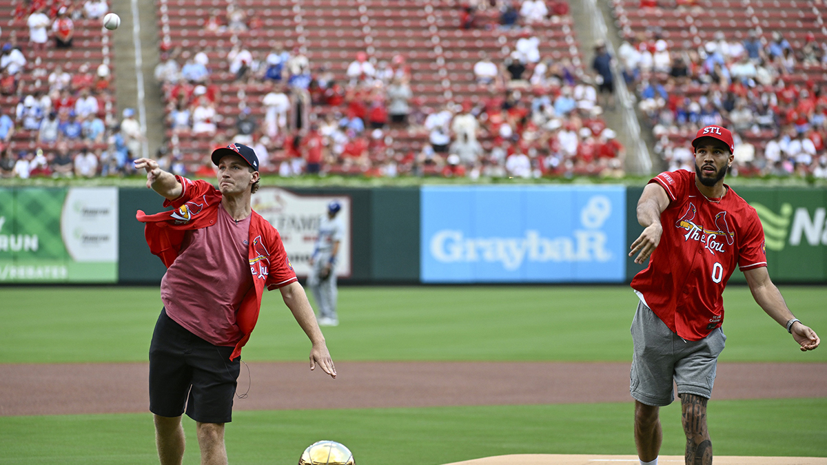 Jayson Tatum, Matthew Tkachuk go viral after recreating iconic photo