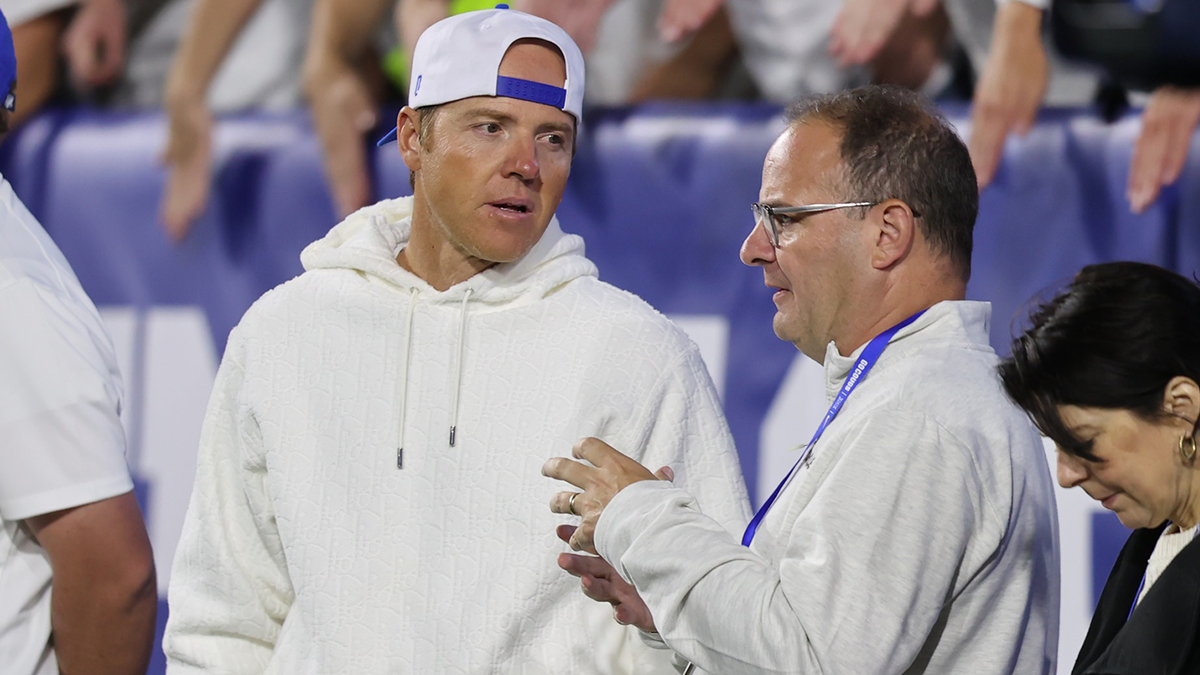 NBA legend Adrian Wojnarowski delivers strong message in post-ESPN speech