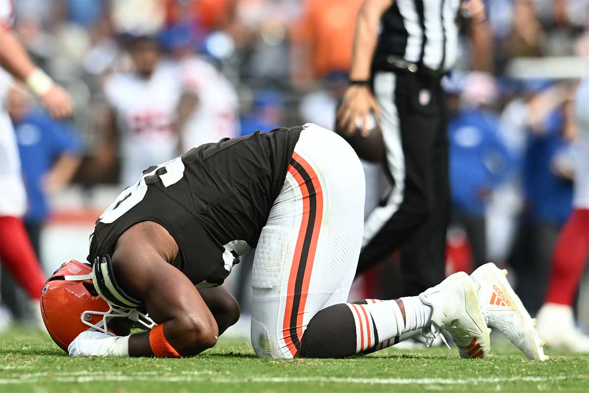 Browns gets mixed bag of injury updates on Myles Garrett, Wyatt Teller
