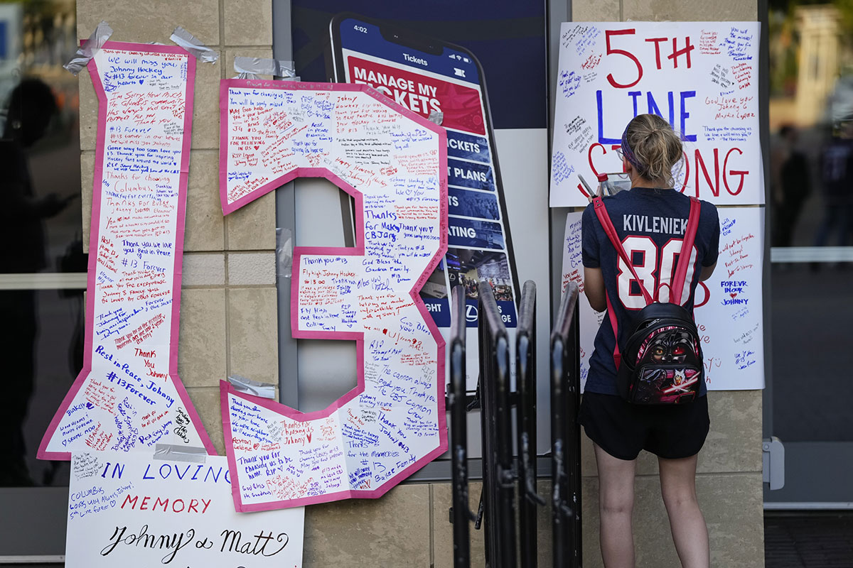 Flyers coach John Tortorella's classy gesture to Johnny Gaudreau's father