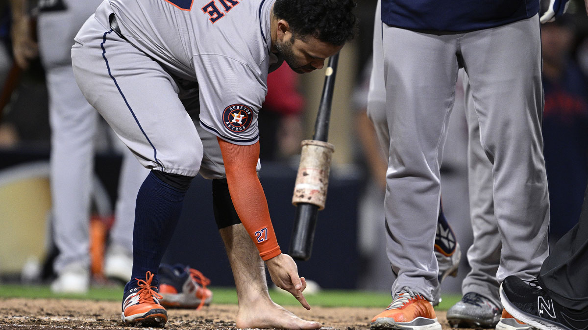 Astros' Jose Altuve gets hilariously ejected after removing his sock