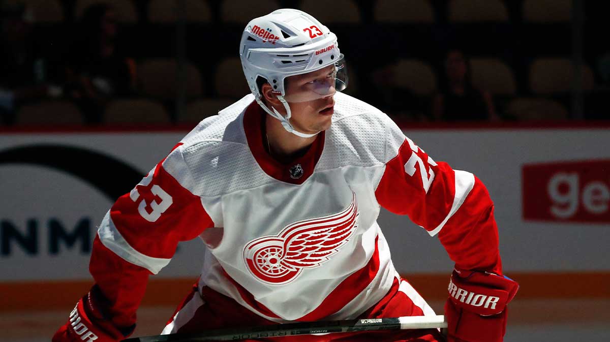 Grading Lucas Raymond's $64.6 million contract with Red Wings