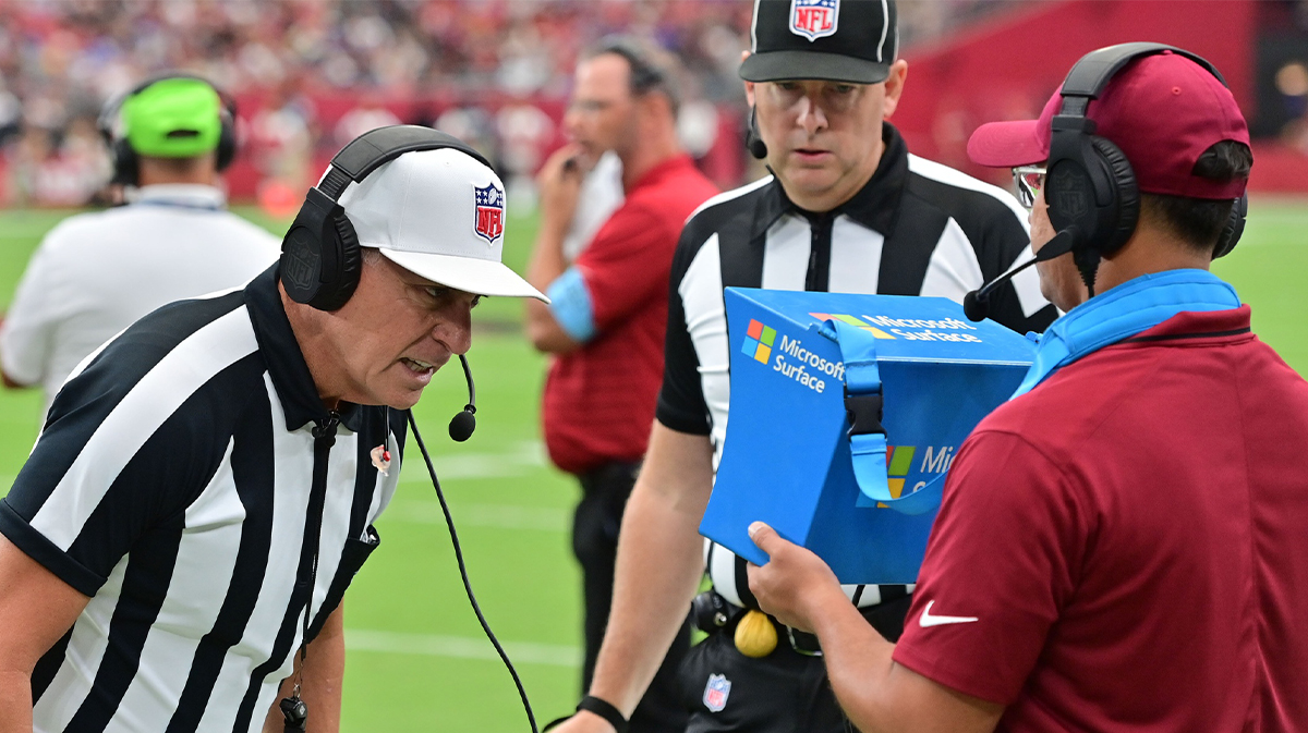 Chain gang member at Bears-Texans suffers scary injury