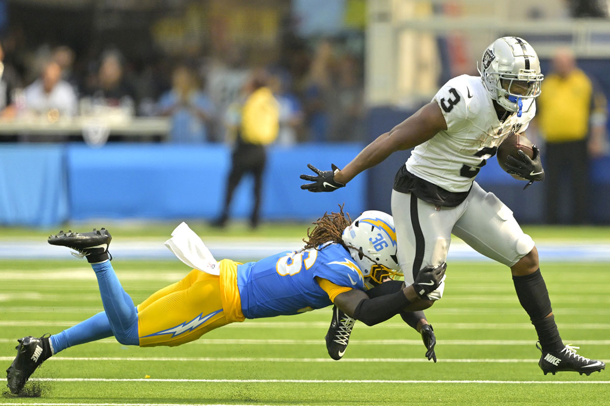 Antonio Pierce blames offensive line, not Zamir White, for rushing ...