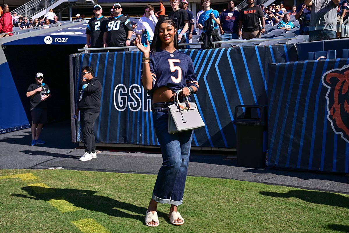 Angel Reese sends on-field message to Bears fans before Panthers game