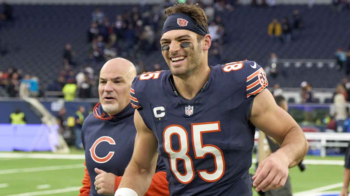 Cole Kmet will love latest injury update on Bears' long snapper