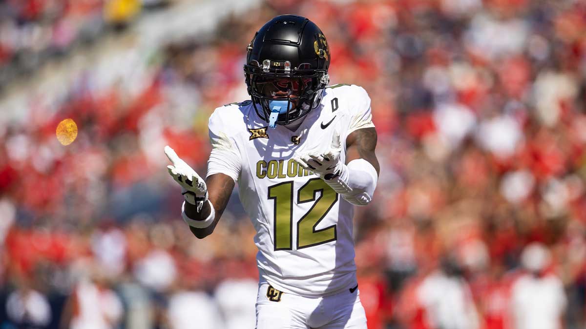 Colorado football's Travis Hunter exits Arizona game after concerning ...