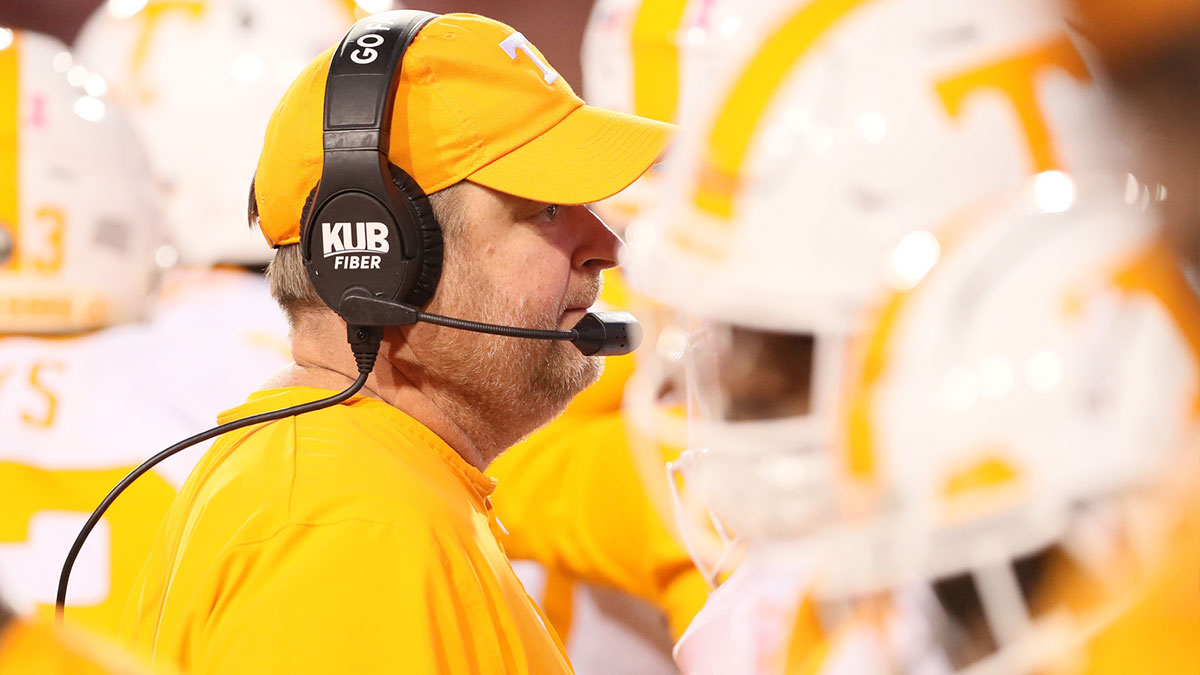Tennessee Volunteers most to blame for brutal loss to Arkansas
