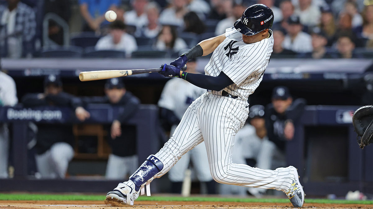 Yankees fans hilariously imitate Juan Soto's 'shuffle'