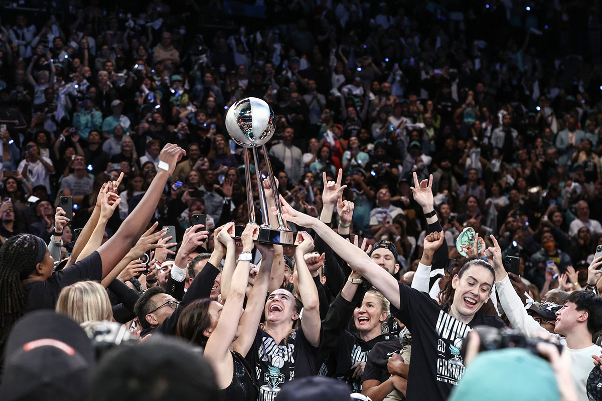 WNBA legend Lisa Leslie reacts to Liberty's first championship