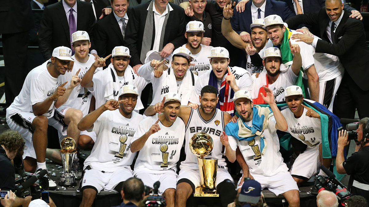 10 longest winning streaks in NBA history