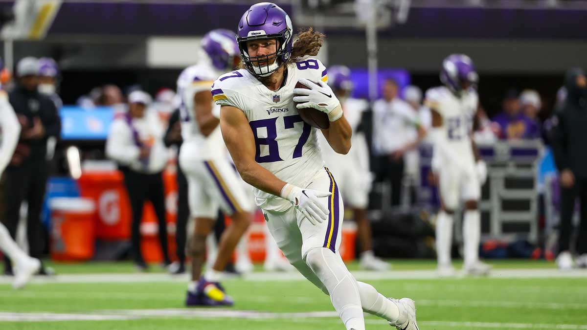 Vikings' TJ Hockenson drops murky return timeline despite clean bill of ...