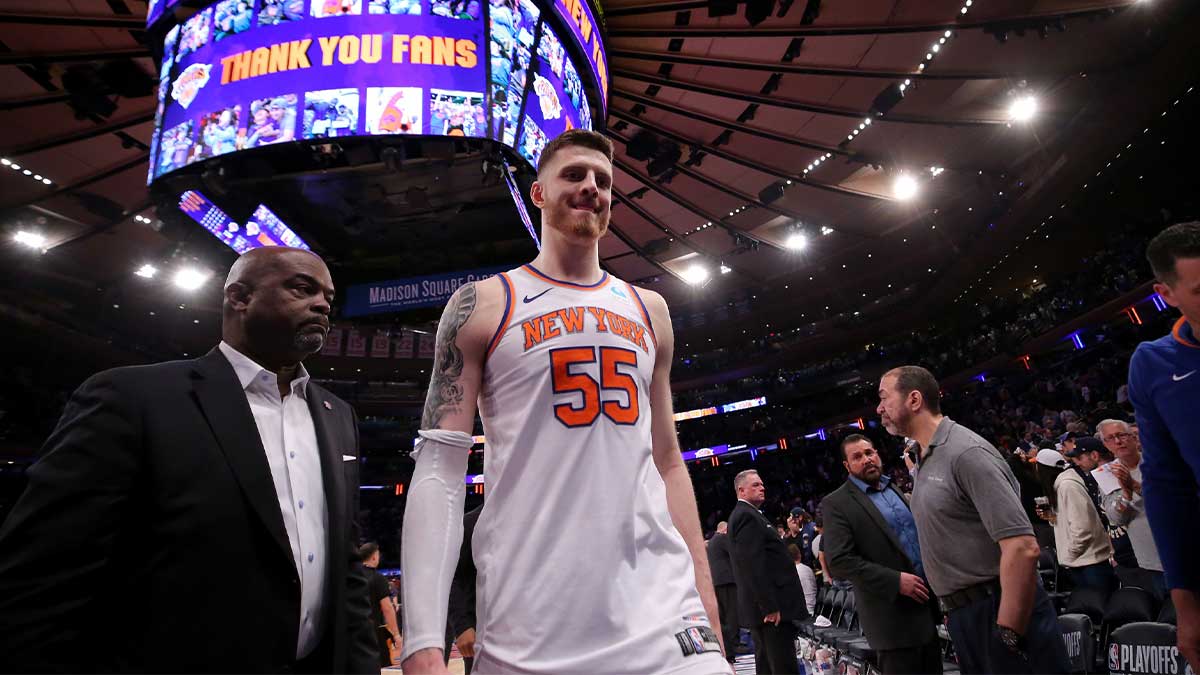 Thunder's Mark Daigneault encourages Isaiah Hartenstein's outside touch