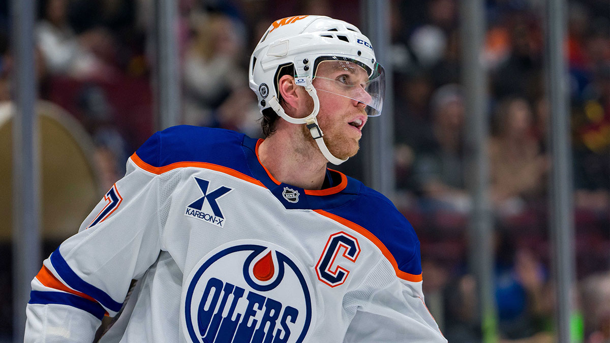Connor McDavid's 1000th-point chase draws Sidney Crosby praise