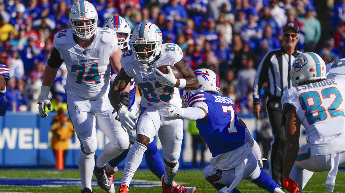 Fans celebrate Dolphins rookie's first NFL touchdown