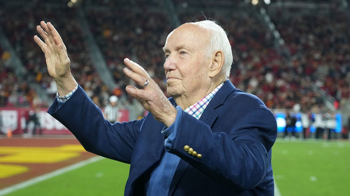 Fans say goodbye to USC football legend John Robinson