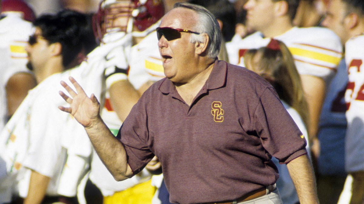 Fans say goodbye to USC football legend John Robinson