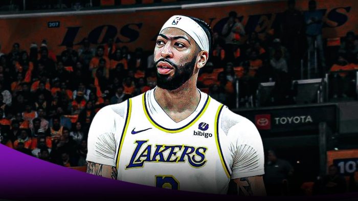 Lakers' Anthony Davis exits Raptors game with eye injury