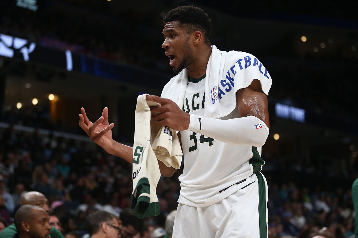 Giannis Antetokounmpo gets big injury update for Cavs clash