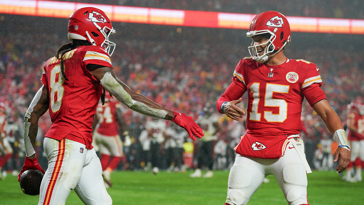 Bills fans hang Kermit the Frog in Patrick Mahomes jersey before Chiefs ...