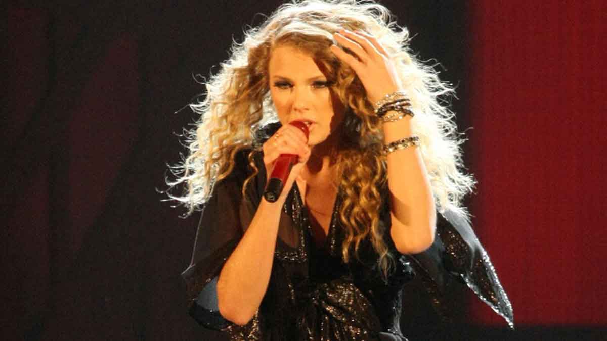 Taylor Swift wraps 'magical' US Eras Tour with urgent voting message