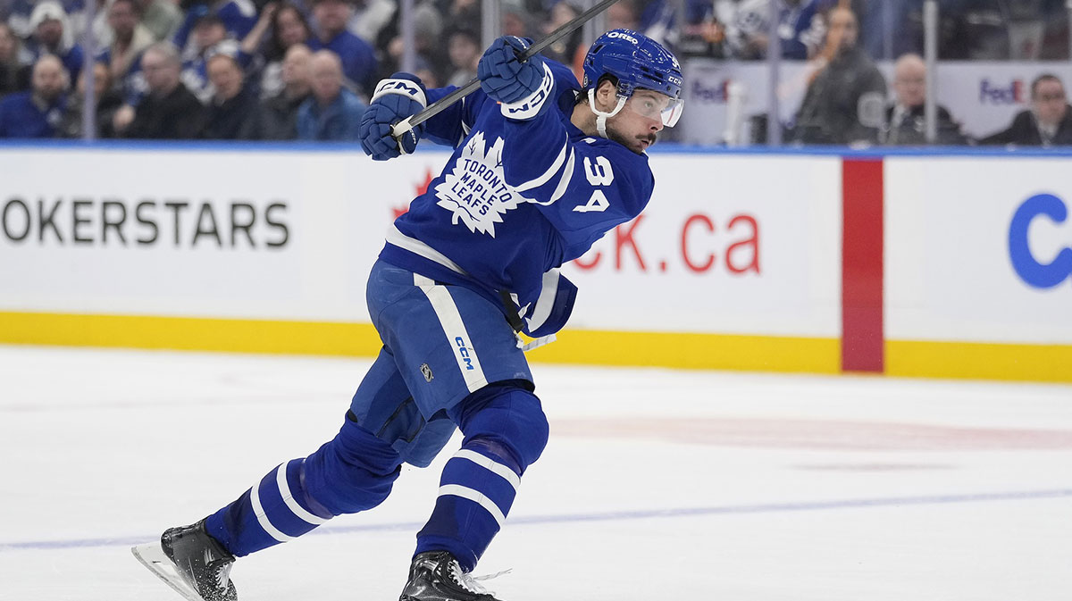 Craig Berube gives hilarious reaction to Maple Leafs' Matthew Knies hat ...