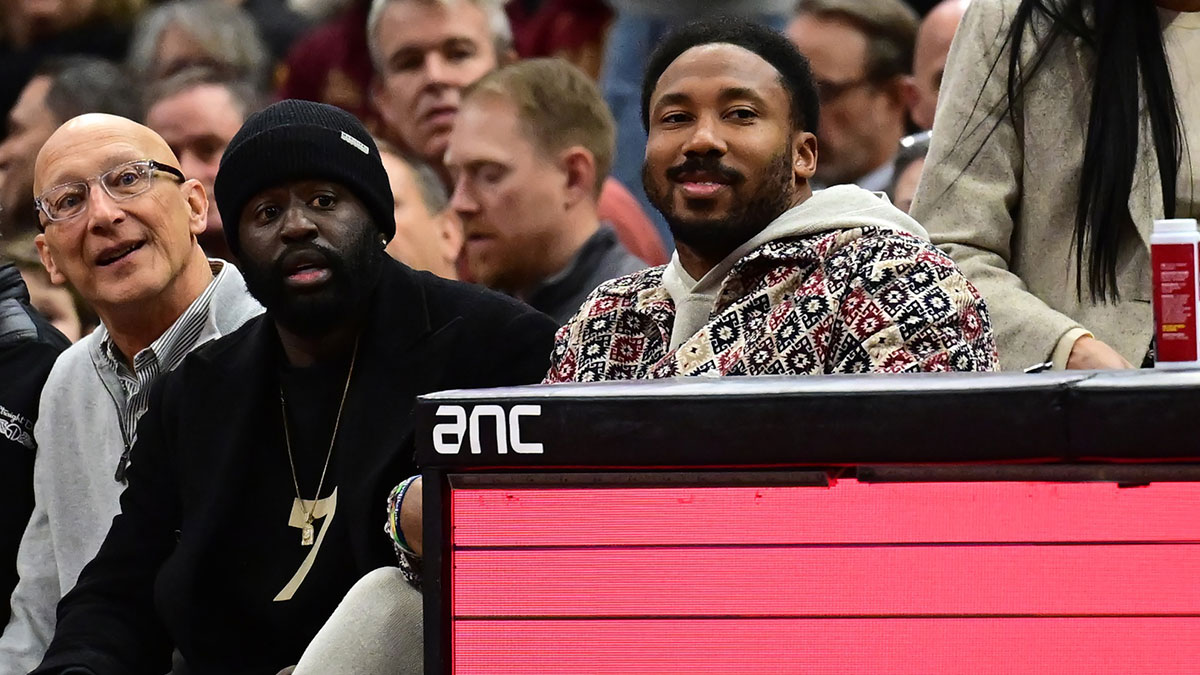 Browns' Myles Garrett's honest review of bobblehead during Cavs vs. Wizards