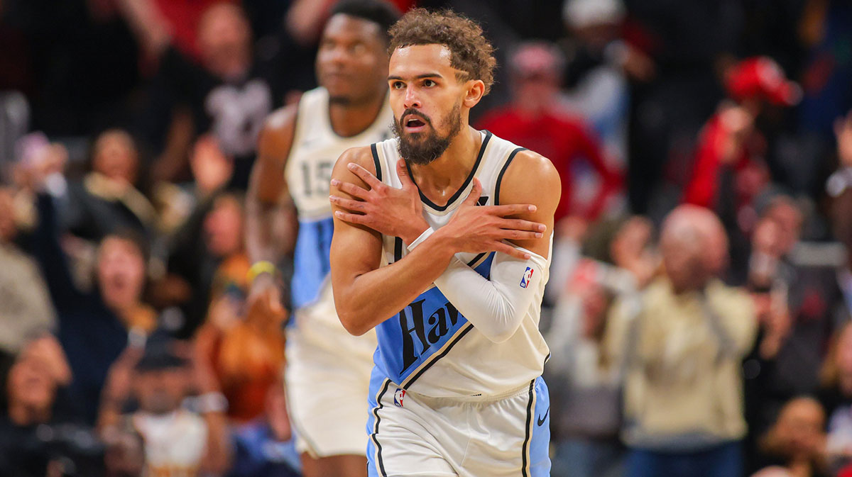 Hawks stun Bulls with absolutely bonkers 4th quarter to complete comeback