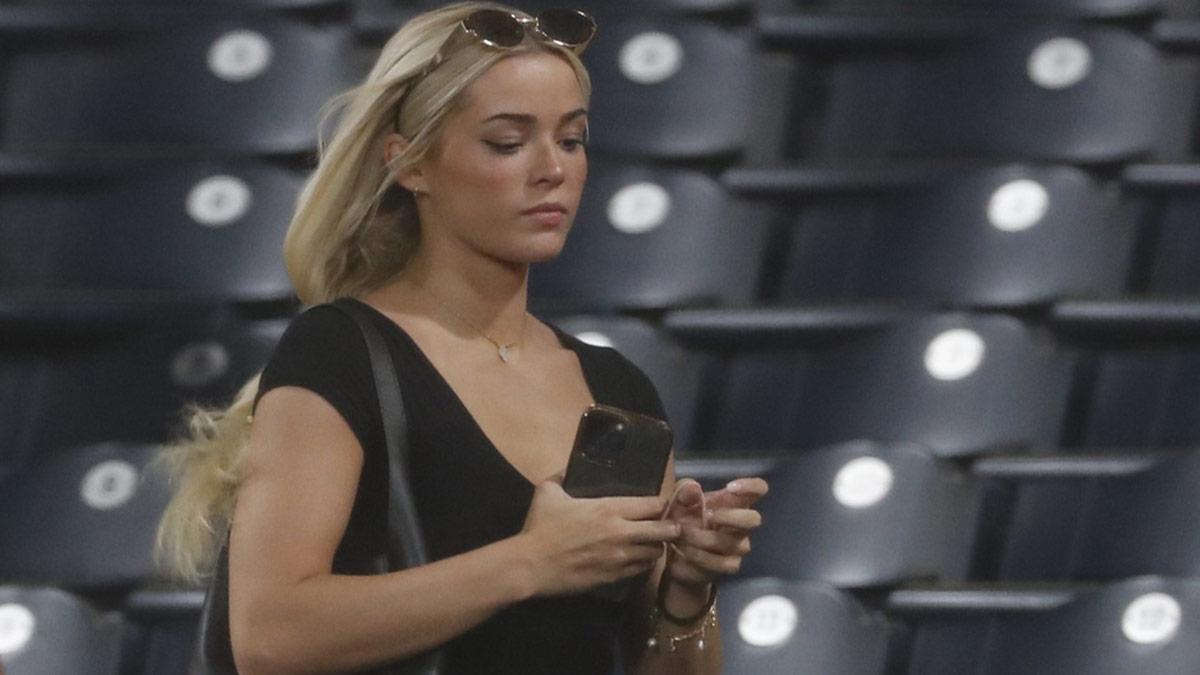 Livvy Dunne shares new Baywatch swimsuit set picture