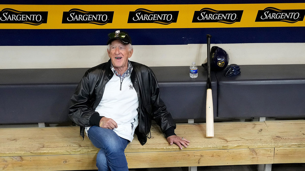 Legendary Brewers broadcaster Bob Uecker dies at 90
