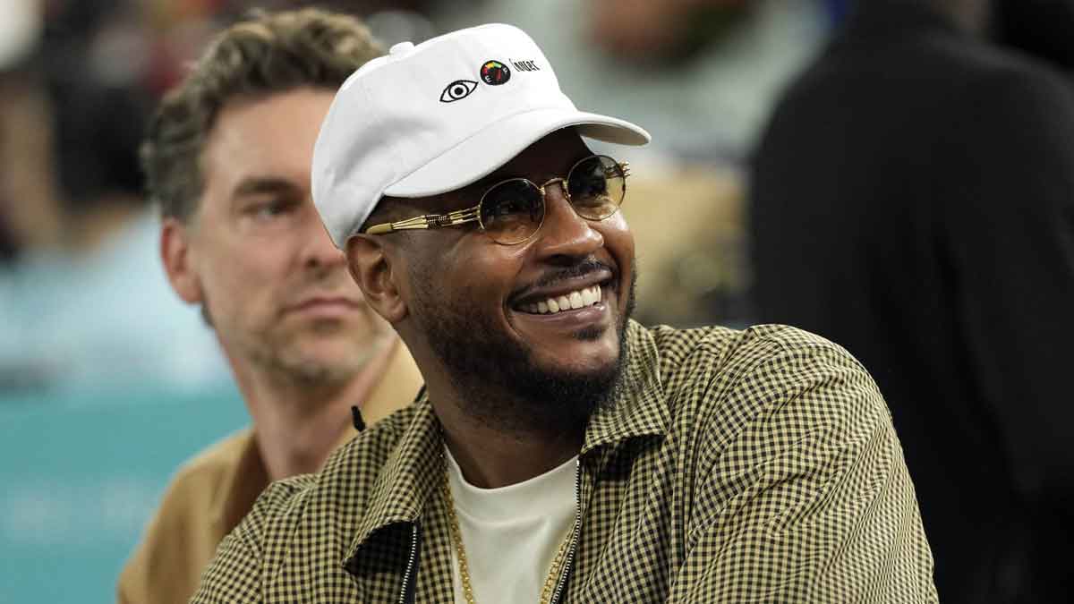 Carmelo Anthony shares reason behind viral Rihanna risk it all photo
