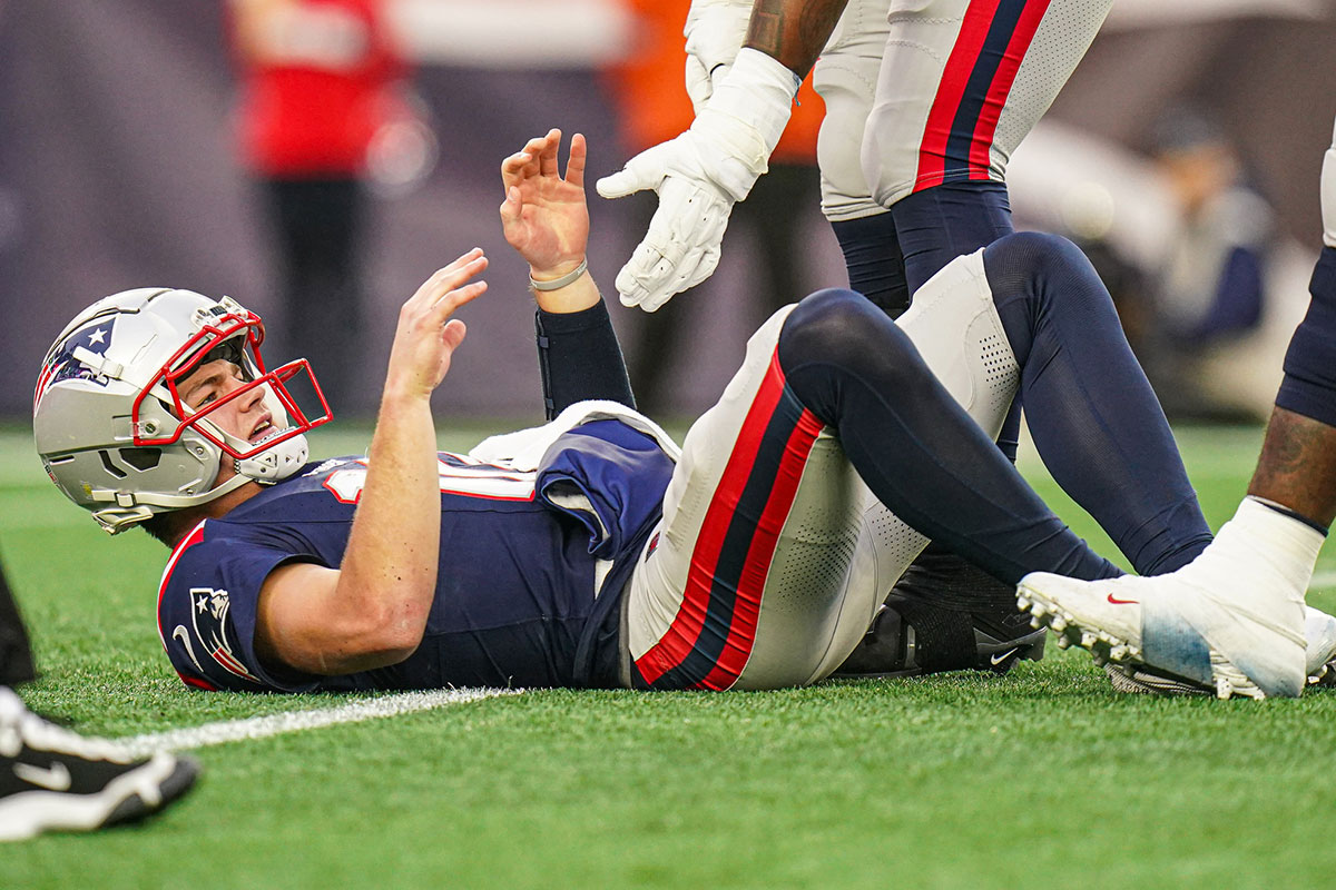 Drake Maye earns Week 18 start despite hand injury, No. 1 draft pick on ...