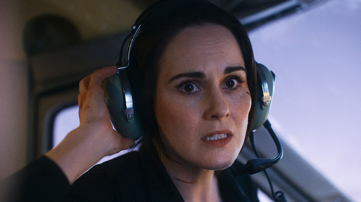 Flight Risk review: Mark Wahlberg fully commits to turbulent Mel Gibson ...