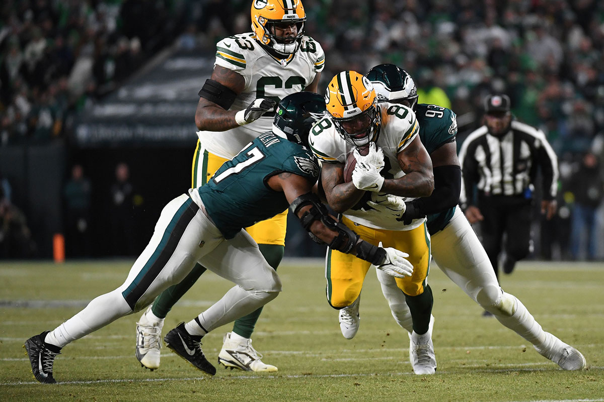 Eagles' Nakobe Dean to miss rest of playoffs with knee injury