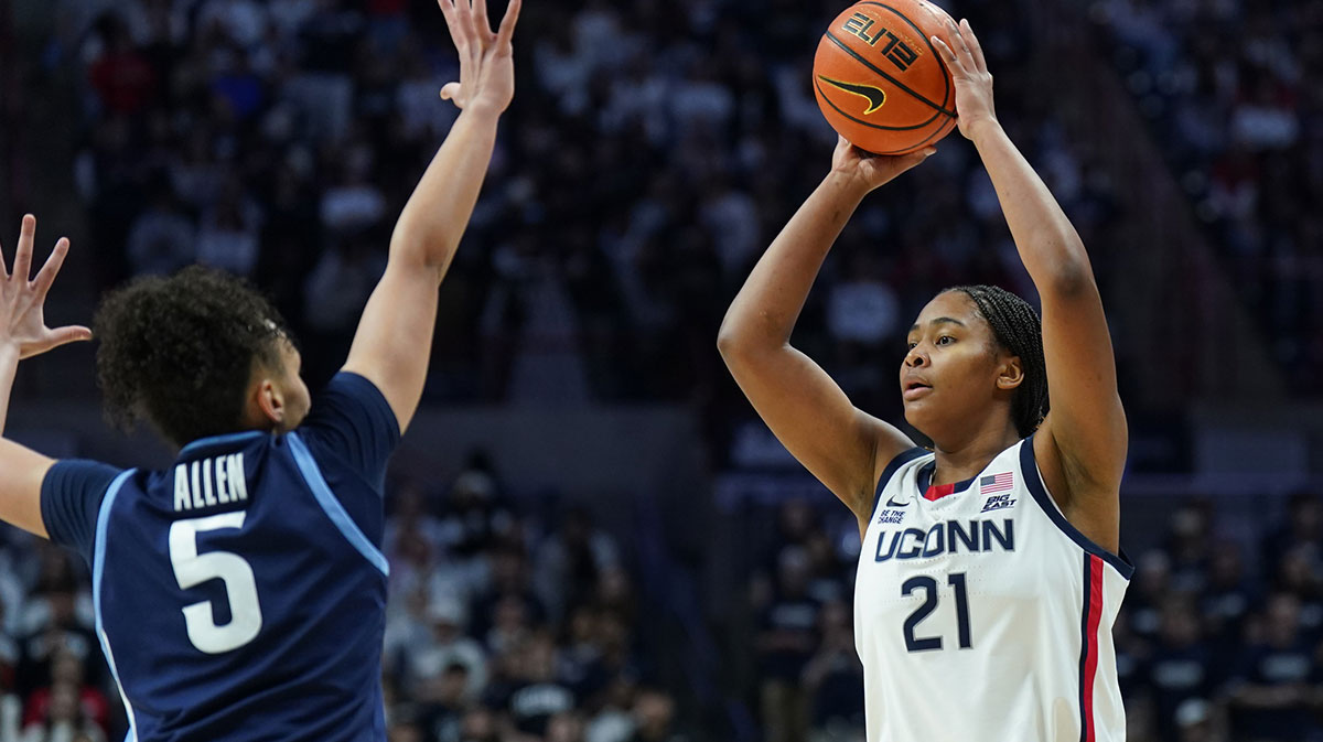 Paige Bueckers' UConn play gets eye-opening Geno Auriemma admission