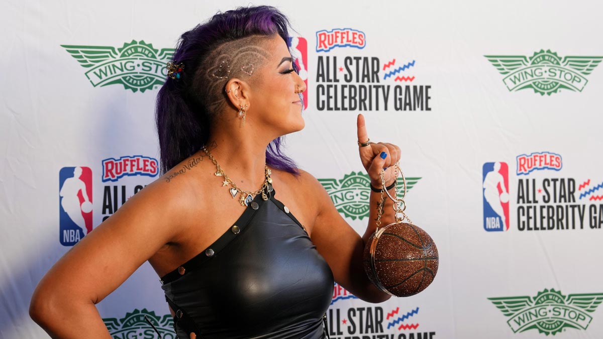 WWE's Bayley fires back at 'retirement' jab after NBA All-Star ...