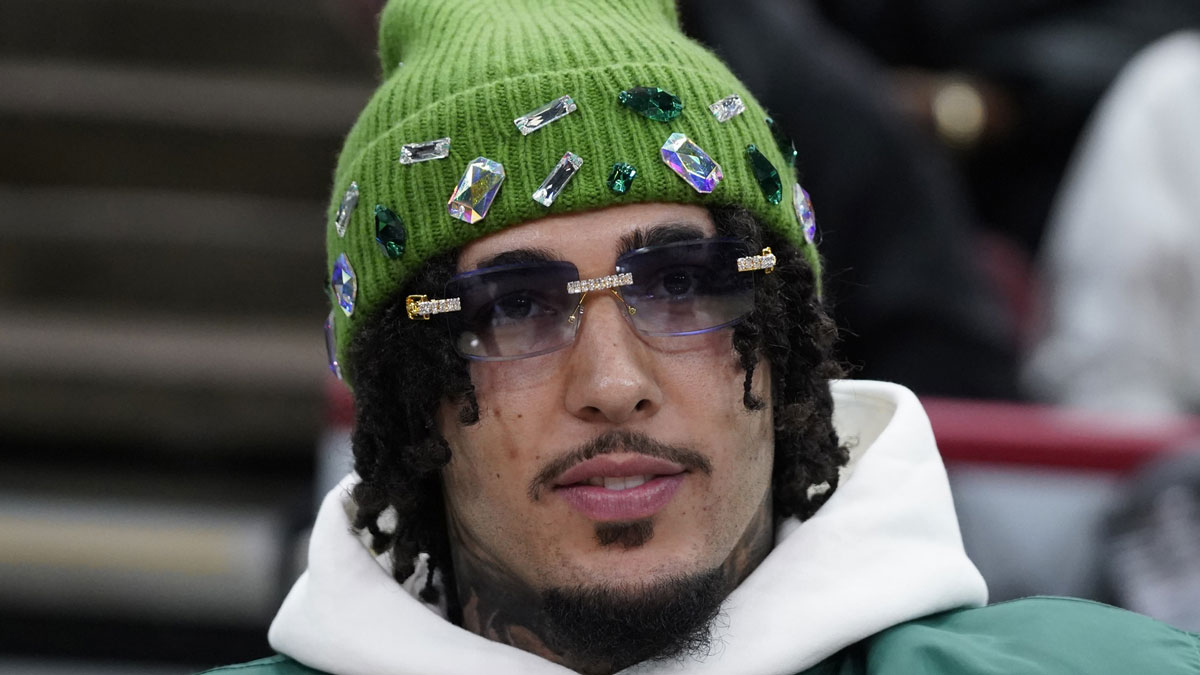 LiAngelo Ball new girlfriend shows off Valentine's Day presents amid ...