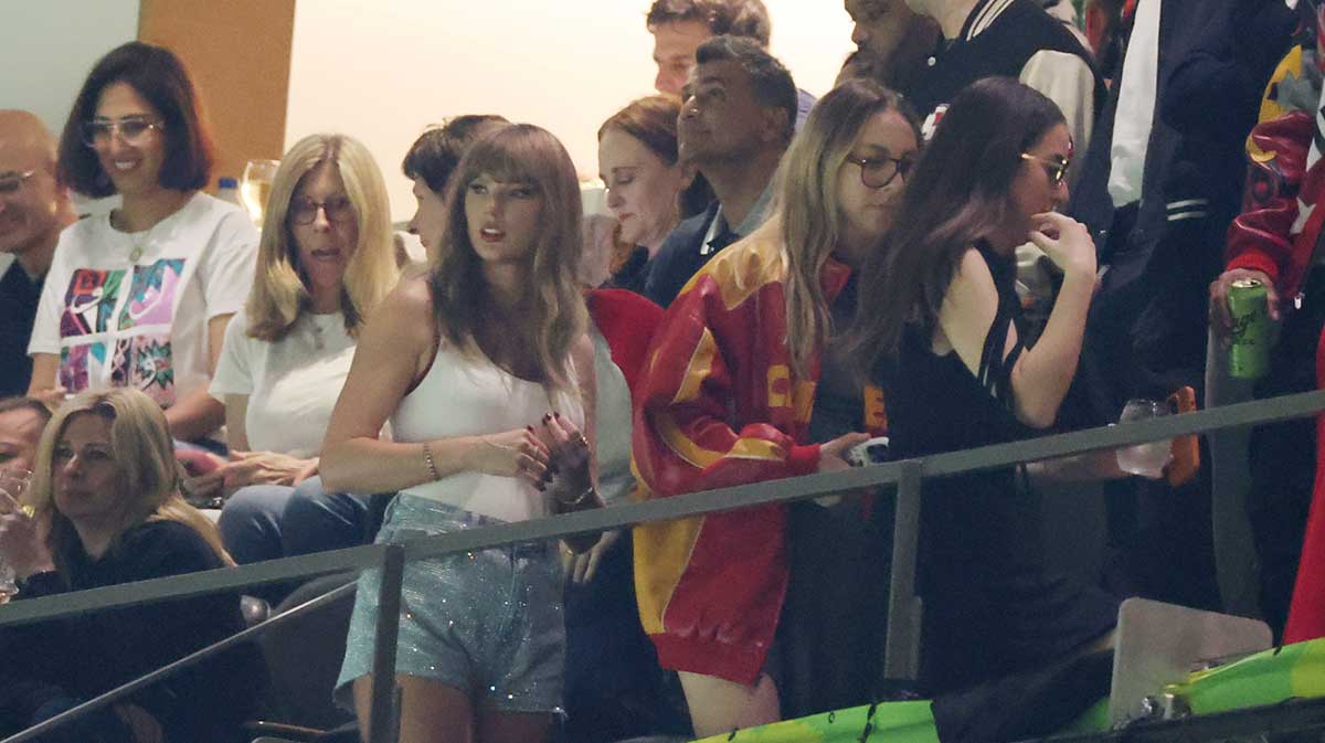 Taylor Swift becomes an instant meme after being booed at Super Bowl