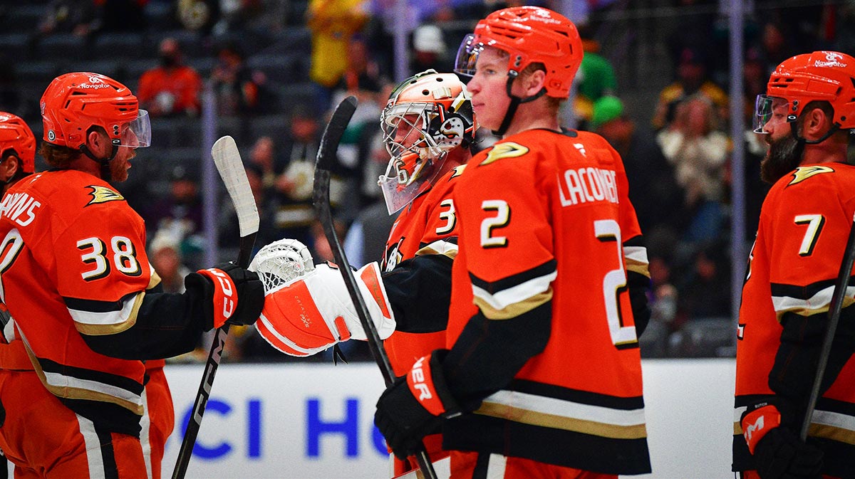 Leo Carlsson's hilarious reaction to Ducks' comeback win vs. Rangers