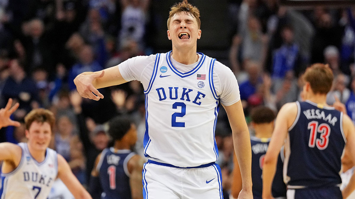 Duke star Cooper Flagg's insane first-half buzzer-beater has fans going ...